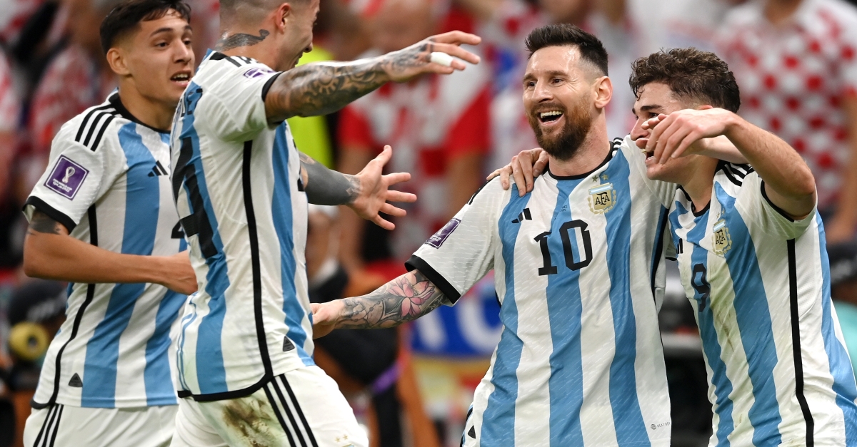 CdM 2022 - Vidéo : Le troisième but exceptionnel d’Alvarez après le run ...