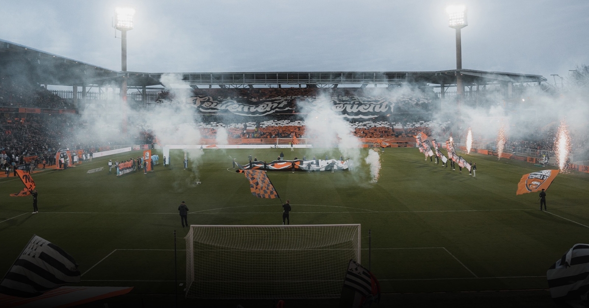 Mercato Lorient : un joueur brillant en Ligue 2 dans les petits papiers des Merlus