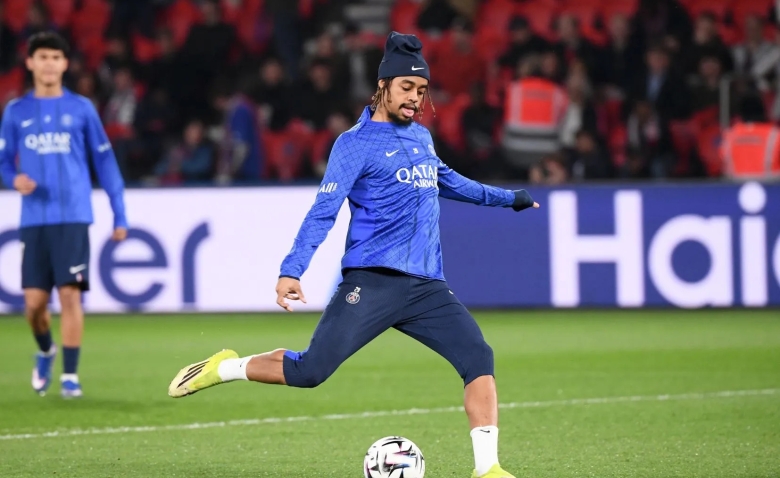 Mercato PSG : Barcola menacé par la Premier League, Campos passe à l'action