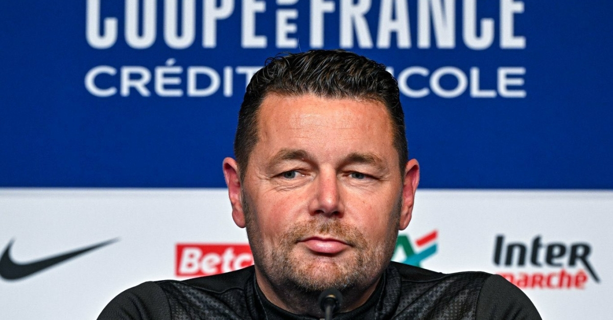 RC Lens : Pierre Sage a annoncé son départ, Bollaert est sous le choc